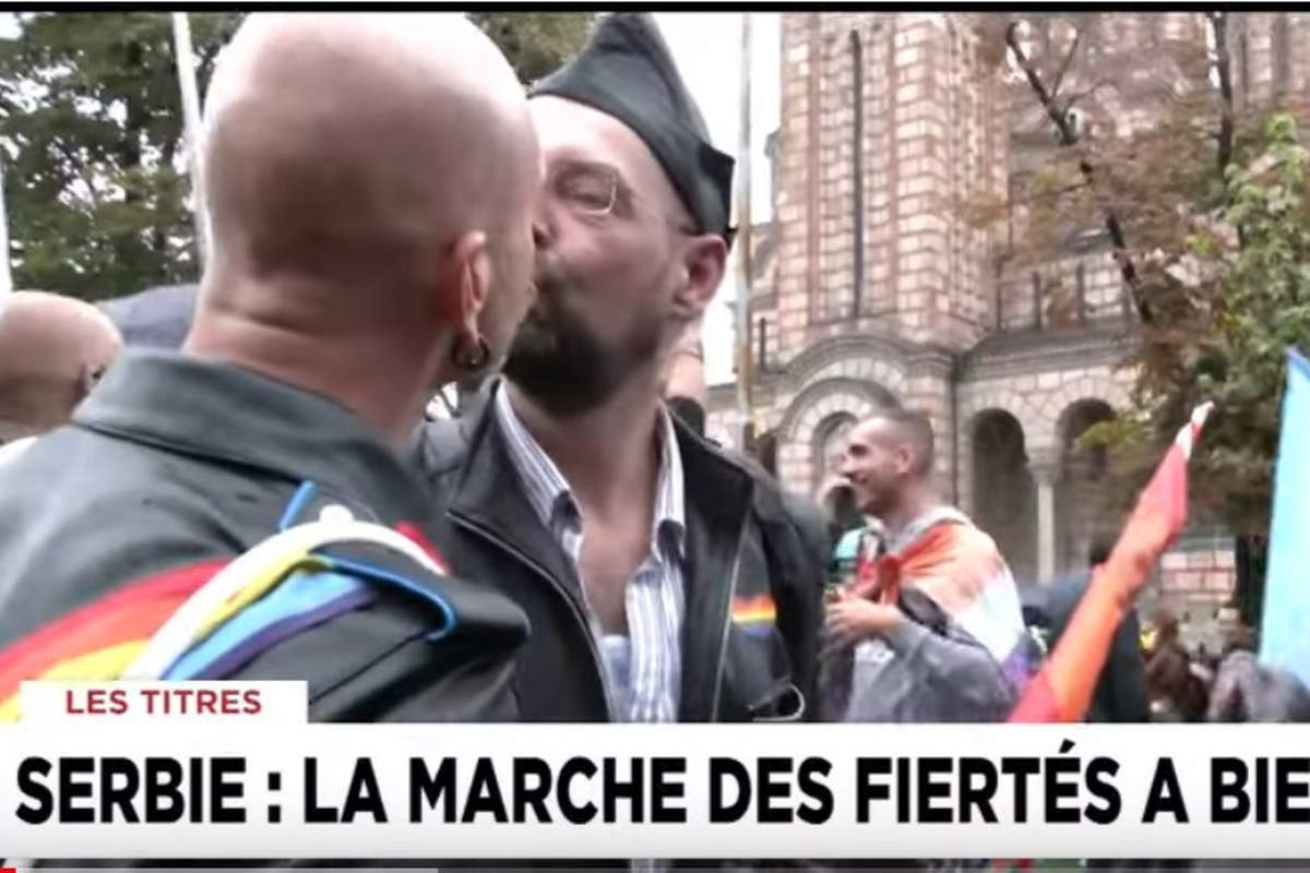 Les petits-enfant de la reine Elizabeth II se recueillent, Marche des ...