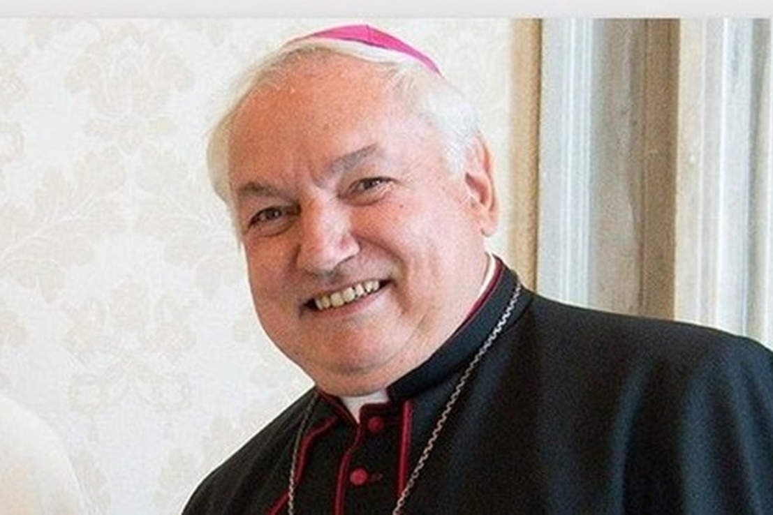 Macron veut-il vraiment choisir le pape?